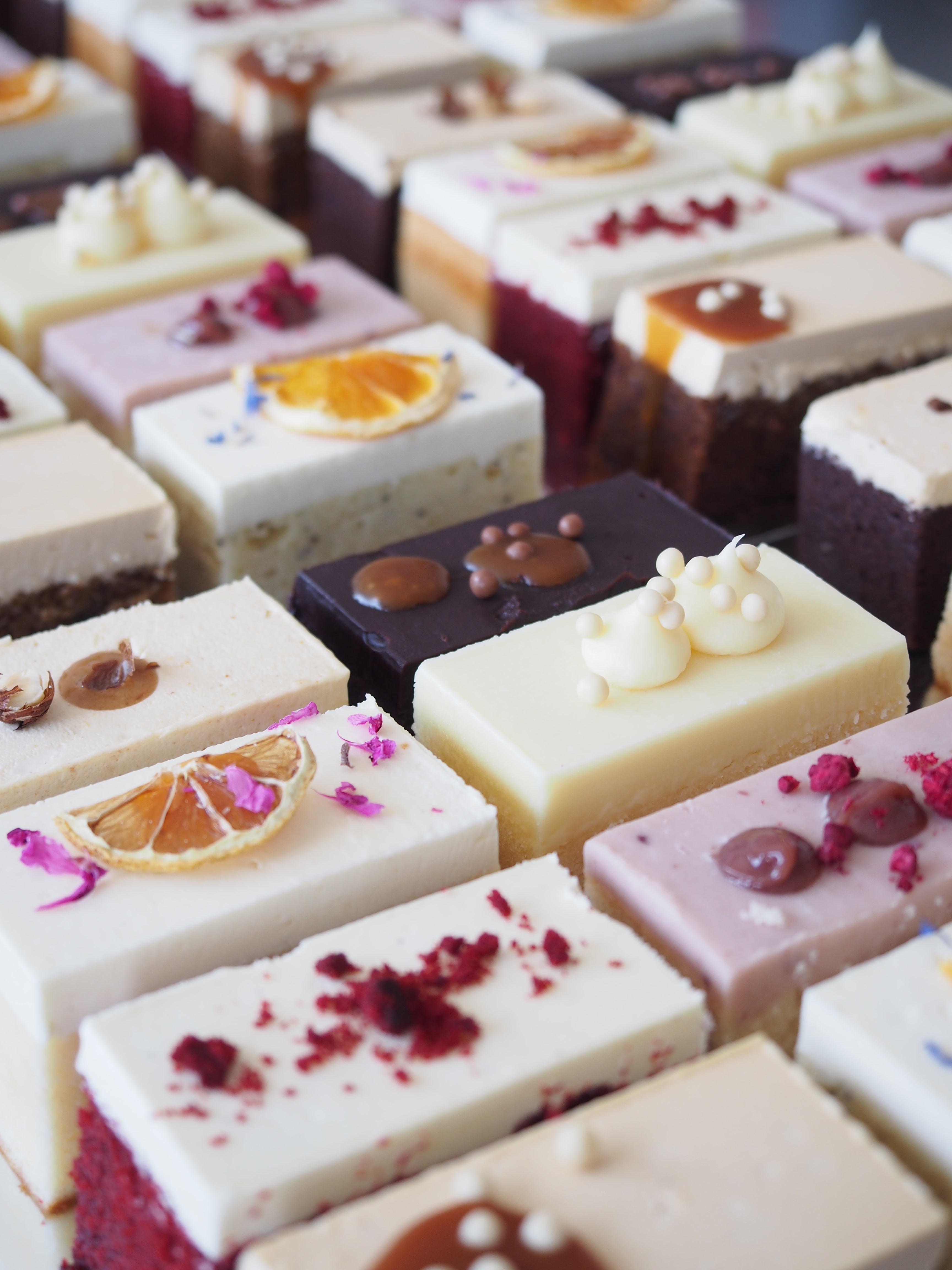 Tasting Boxes – Loveit Cakes