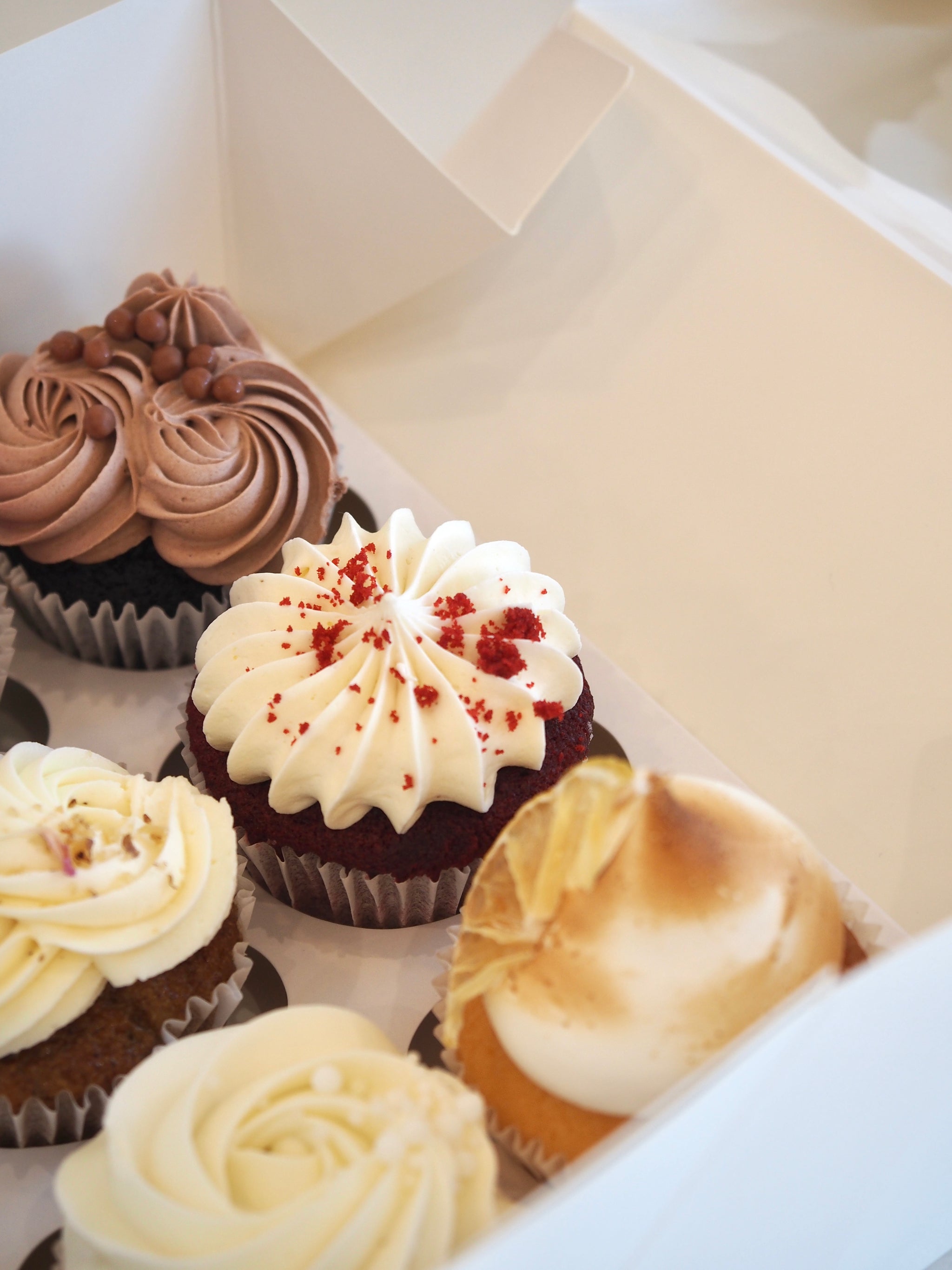 Mixed Cupcake Pack - Cafe Favourites – Loveit Cakes